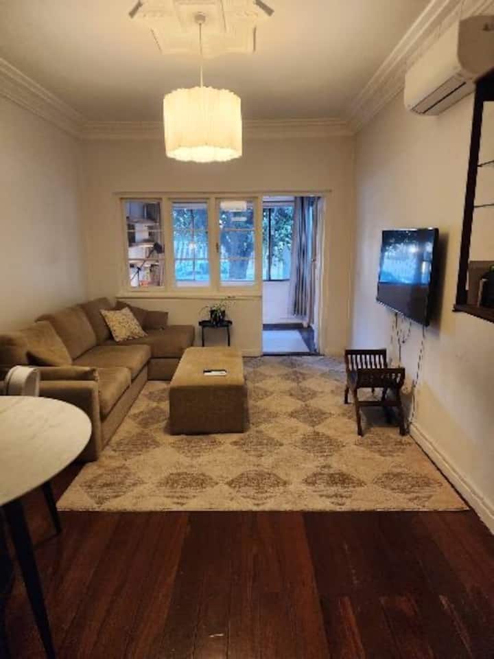 Comfy Art Deco Apartment - Victoria Park