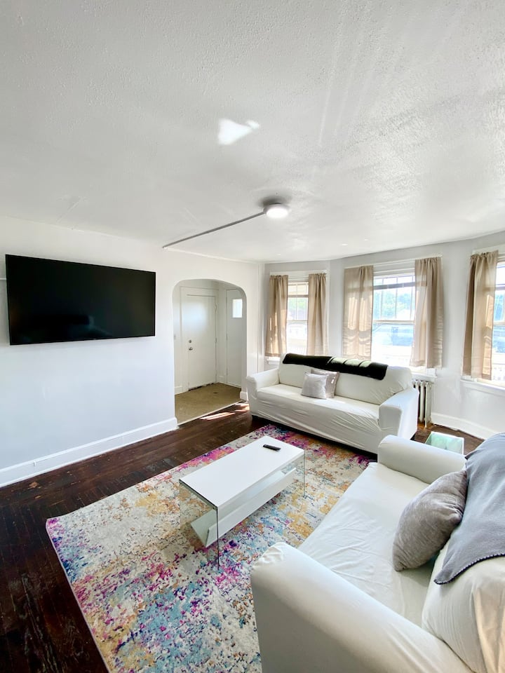 Your Fully Equipped Travel Space - Waterbury, CT