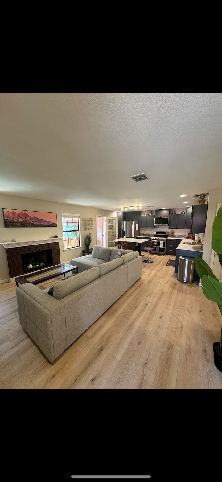 Remodeled 2b/2ba • Near Lv Strip • Spacious & Cozy - Las Vegas, NV