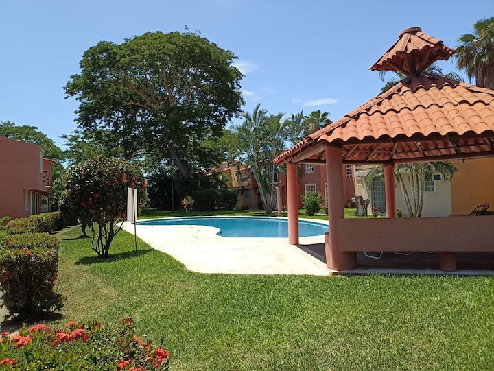 La Casa Colorada Para 9 - Zihuatanejo