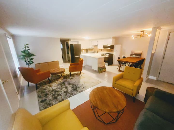 Great Space & Location!  Master Has Half Bath - Beverly Hills, FL