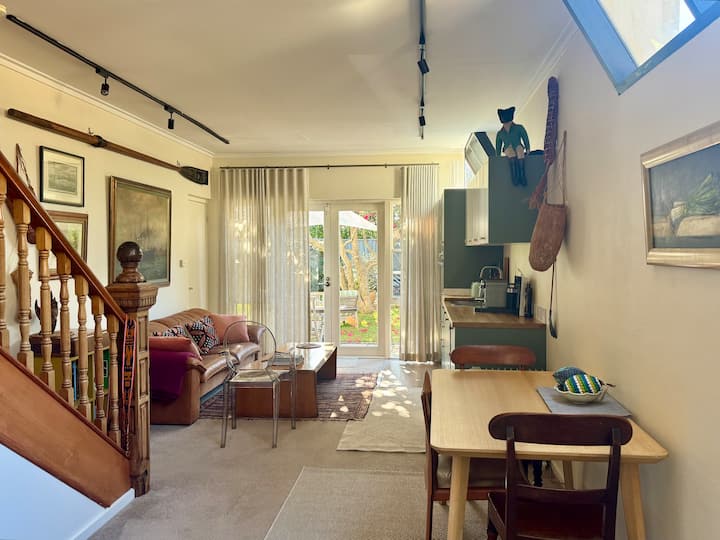Peaceful, Spacious Peninsula Apartment - Lane Cove