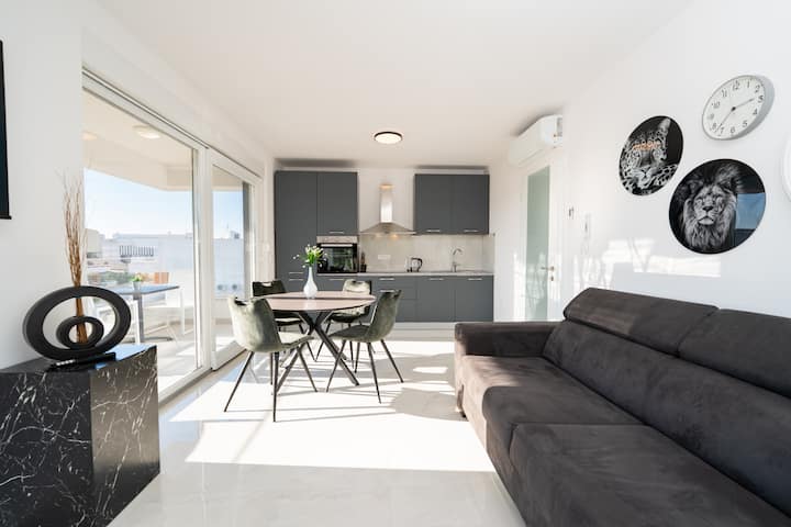 Two-bedroom Apartment Break C With Pool - Novalja