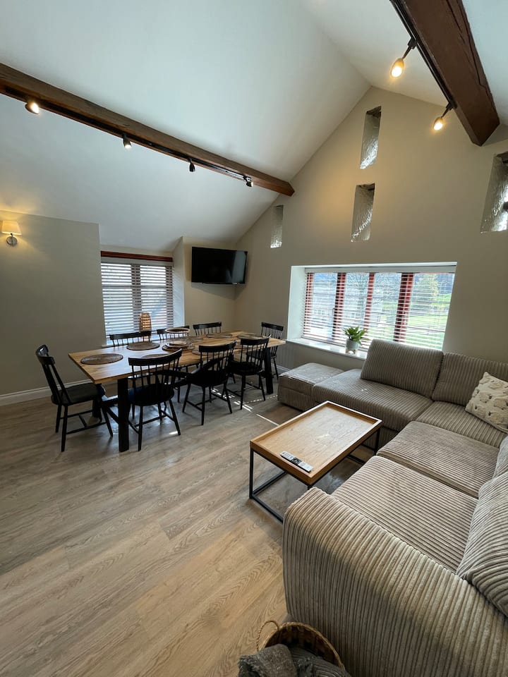 The Granary Cottage & Hot Tub - Llangollen