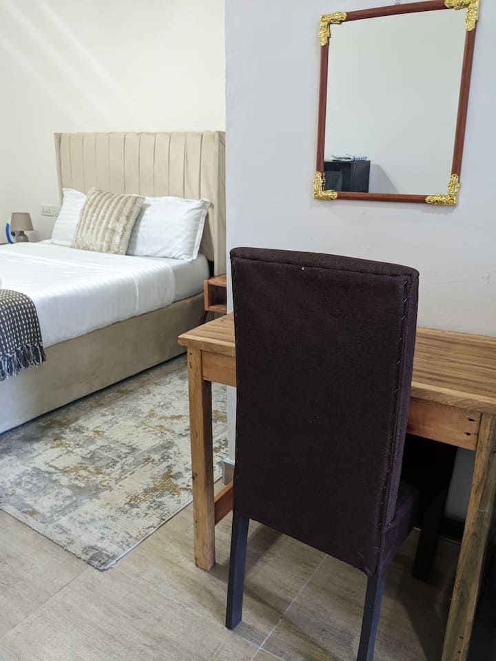 Modern 1-bed Studio | Wi-fi | Solar Backup 24/7 - Lusaka