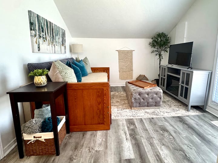 Entire Private Upper Apartment, Fully Furnished. - Brantford