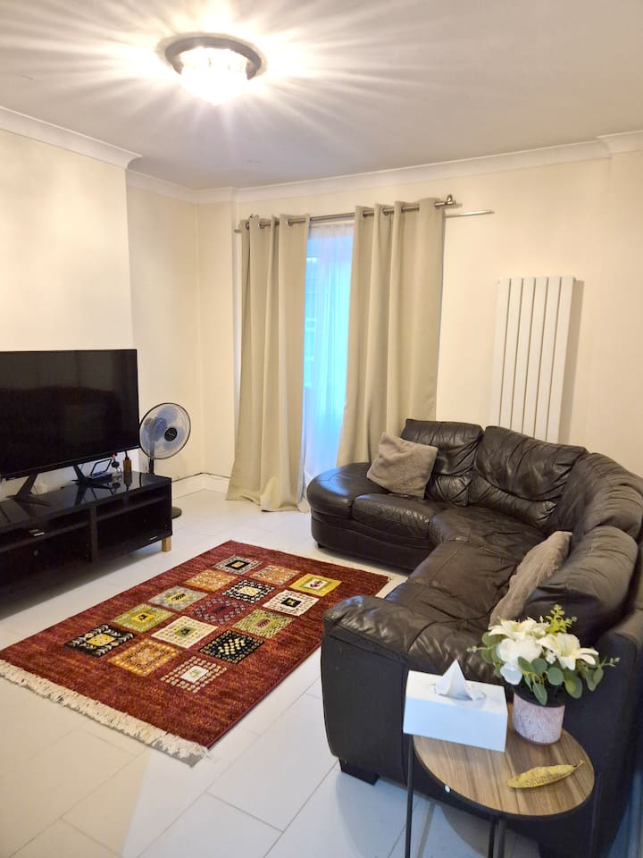 3 Bed Cosy Ground Floor Flat - 런던