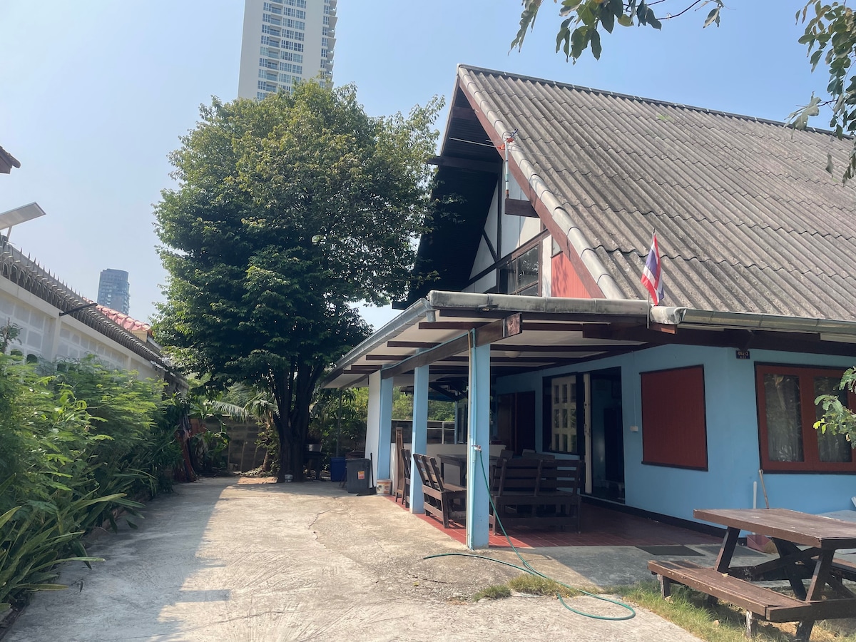 Thai smile local style beach - Houses for Rent in Pattaya City, Chon ...