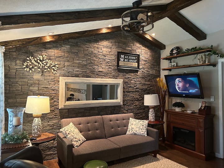 Lakewinds Cottage - Geneva-on-the-Lake, OH