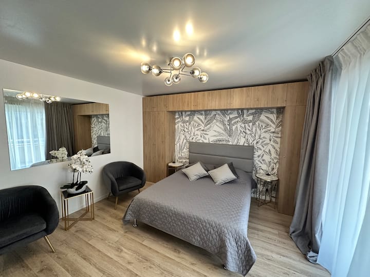 New Nice Studio Border Of Monaco - Mônaco