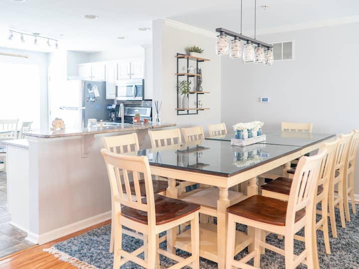 Coastal Charm Townhome In Rehoboth. Sleeps 13! - Rehoboth Beach, DE