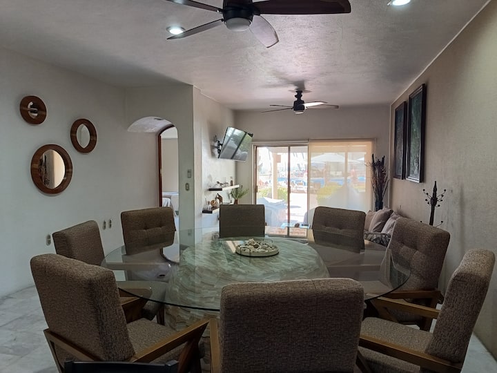 Hermosa Villa A La Orilla Del Mar En Zona Hotelera - Zihuatanejo