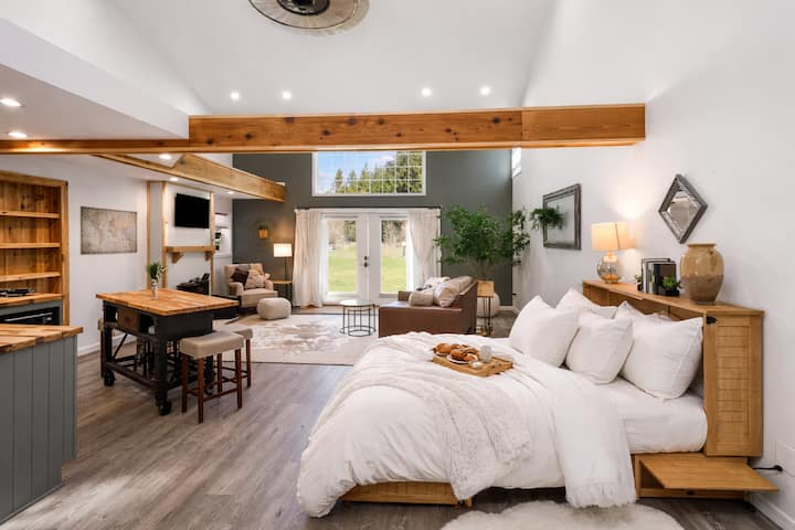 Sweet Springs Chalet - Farm Stay - Oregon