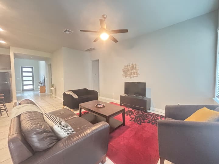 Cozy Home In Leander!wifi/home Office - Georgetown, TX