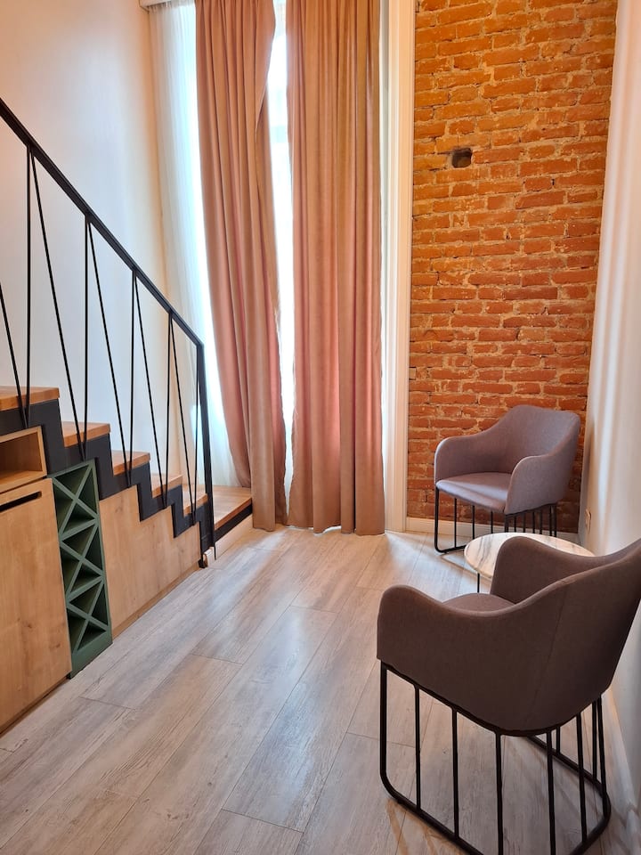 Style Apartment On The Central Avenue - Tbilisi