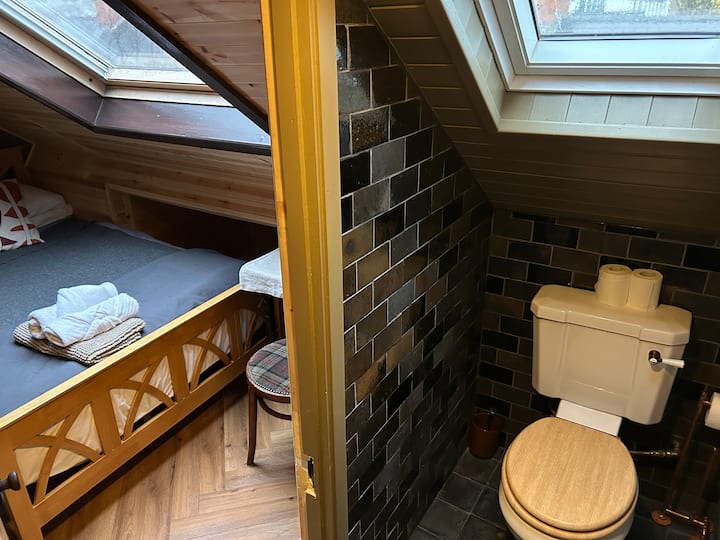 Chic Attic Hideaway /
  Ensuite 
25+only - Dublin, Ireland