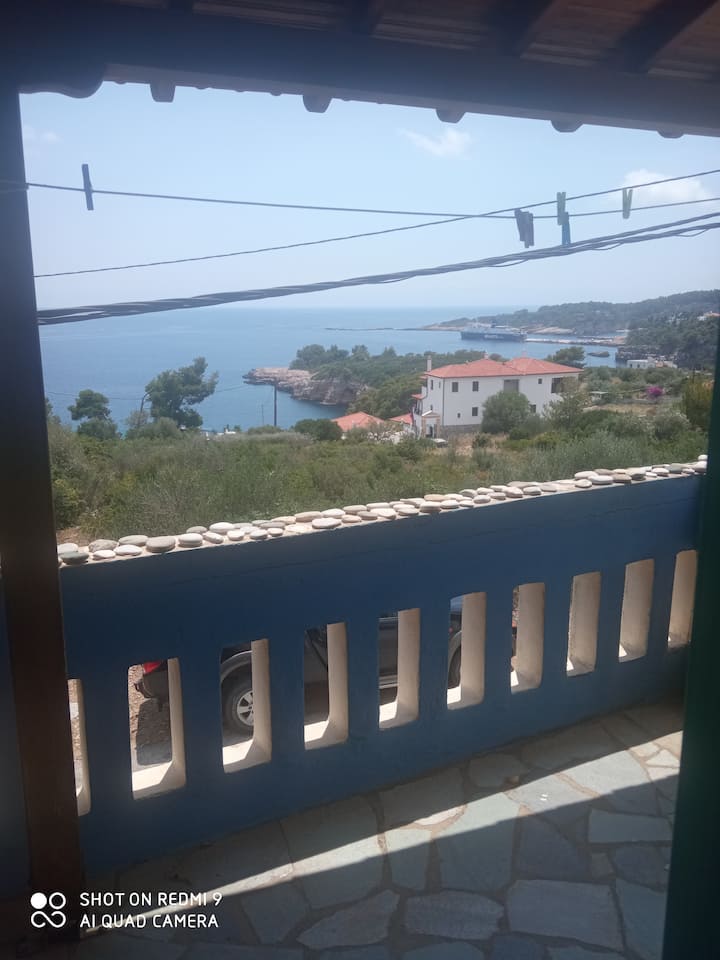 ΜΑΡΙΛΥΝ ΗΟΜΕ ΙΚΟΣ - アロニソス島