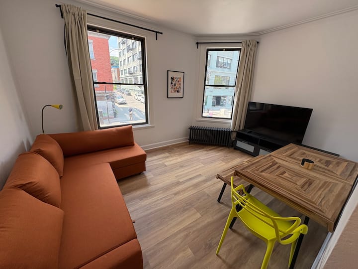 New•prime Location! Charming•bright•deck•ac•prkg$• - Juste pour rire - Just For Laughs