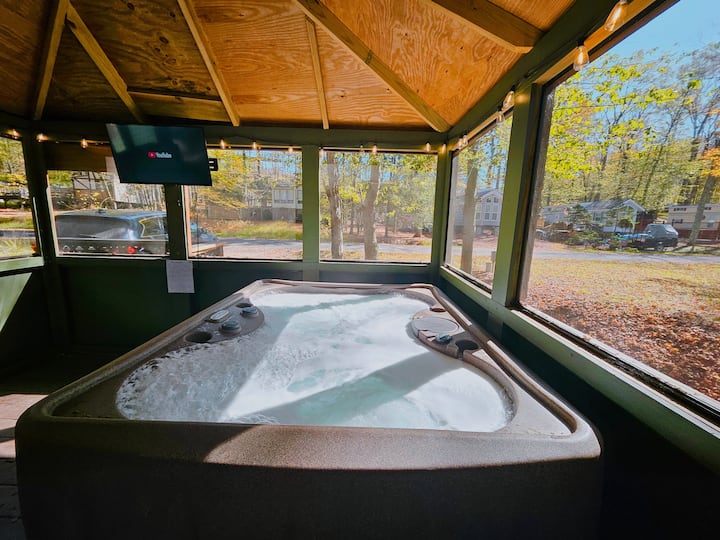 Mini Game Room &Private Relaxing Hot Tub By Skiing - Moscow, PA