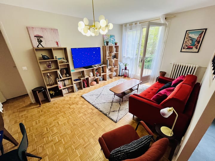 Elegant And Quiet Apartment – Canal Saint-martin - Paris