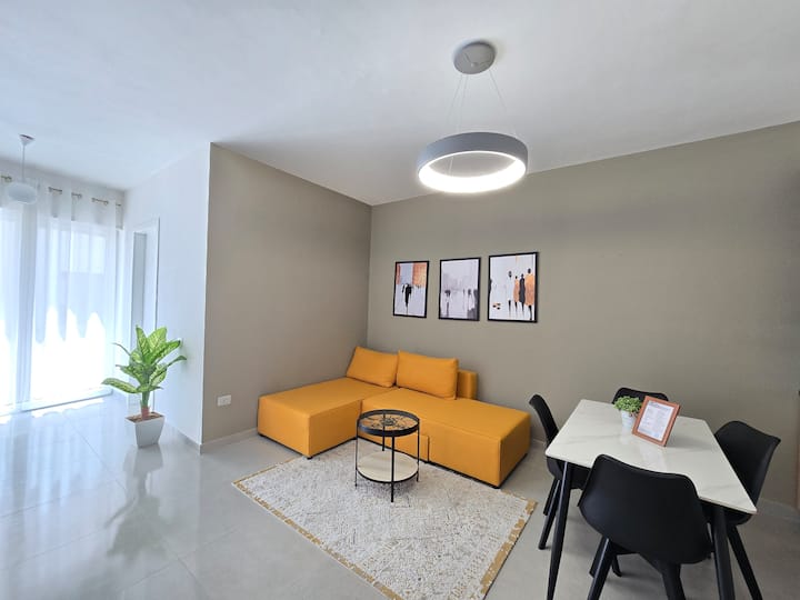 Modern City Center Apartment - ティラーナ