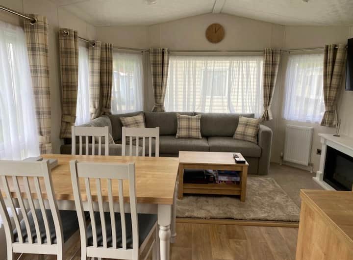 Small Comfortable Caravan 2 Bedroom Sleeps 4 - 스와니지