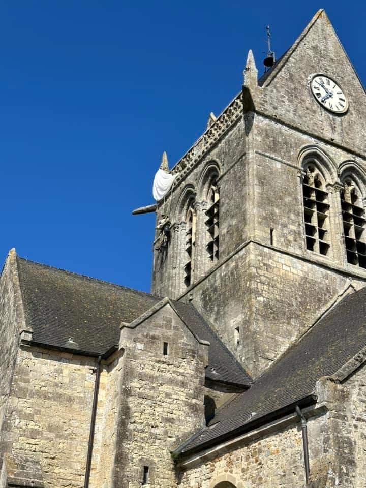 Maison Familiale Face à L’église - Normandie