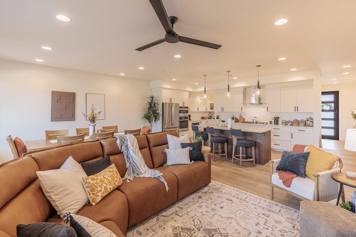 Warm Poolside 3br W/ Fireplace - Near Clubhouse - Snow Canyon State Park, Ivins