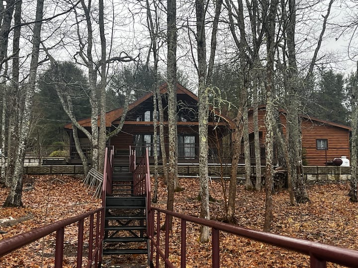 Narrows Lakeside Cabin & Bunkie - New Brunswick