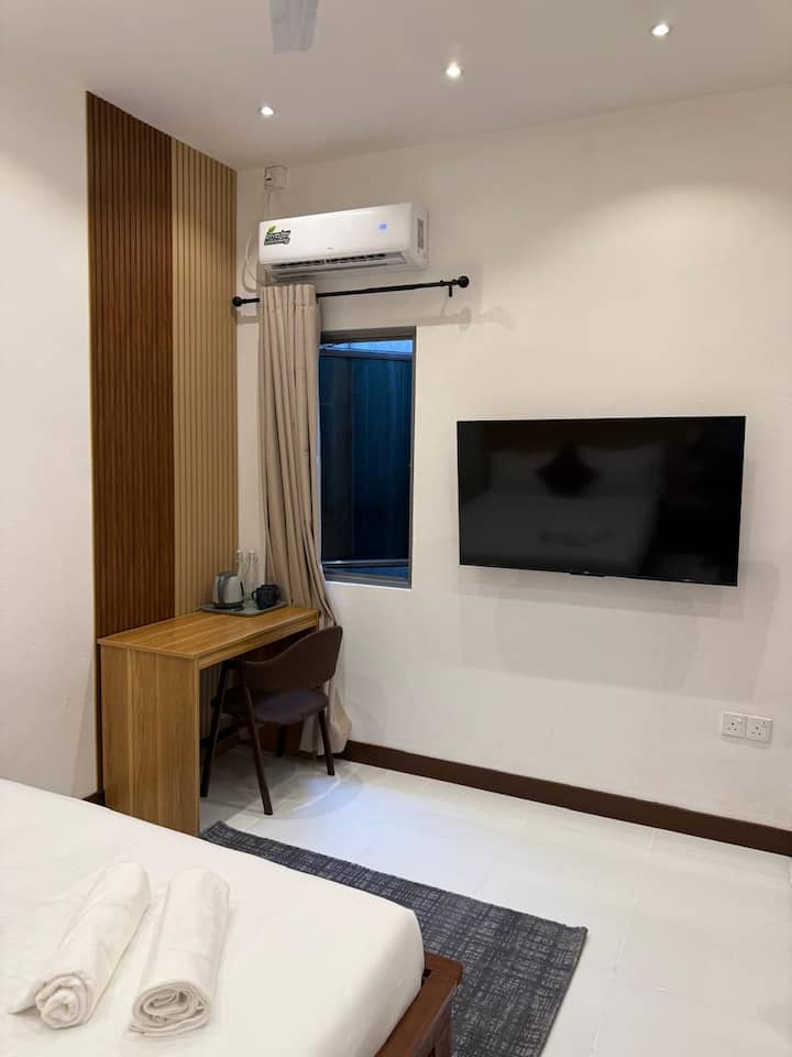 Cozy Room W/ Modern Comfort - Malé