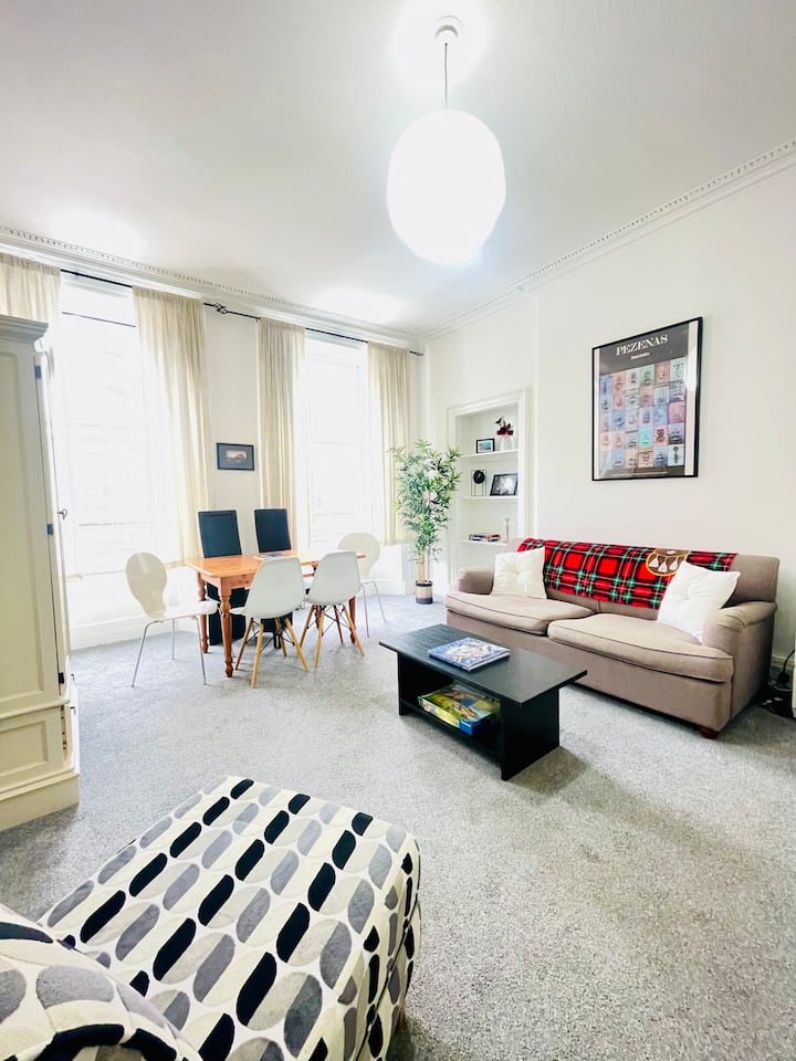 Airy Georgian 1st Floor Flat|old Town|newington - Edinburgh