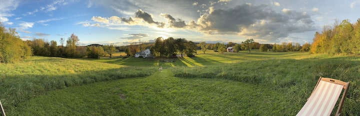 Gorgeous Hudson Valley Farmhouse On 14 Acres - Nassau, NY