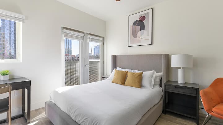 Landing | Chic Studio, Courtyard, Gym - Portland, OR