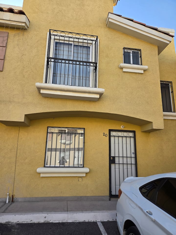 Casa De 3 Recámaras Amueblada - Ojo de Agua