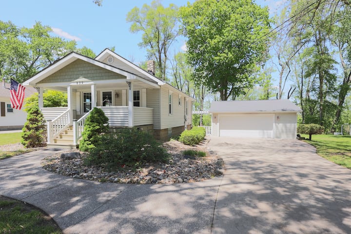 Private 1- Acre Retreat Near Downtown Holland - Holland