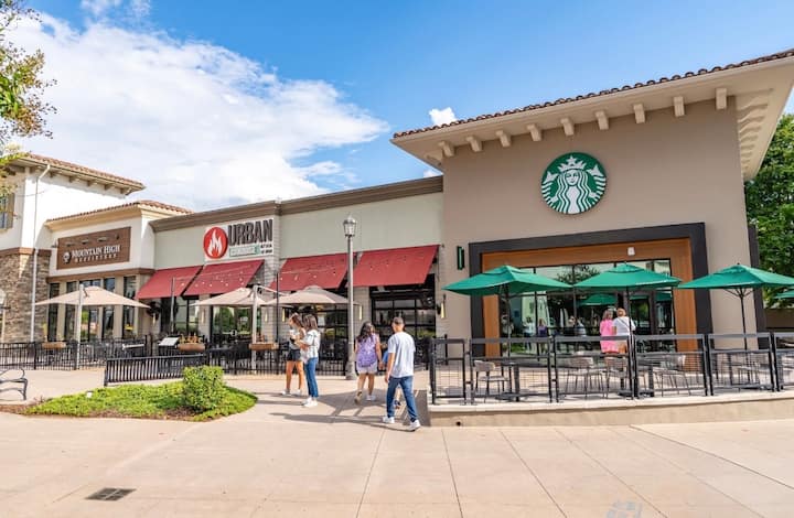 Outdoor Mall 2 Mins/arsenal 3 Mins/orion 4 Mins/ - Splash Pad, Huntsville