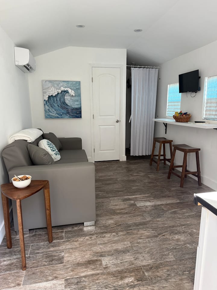 Guest House, Pet Friendly, Near Hollywood Beach - Dania Beach, FL