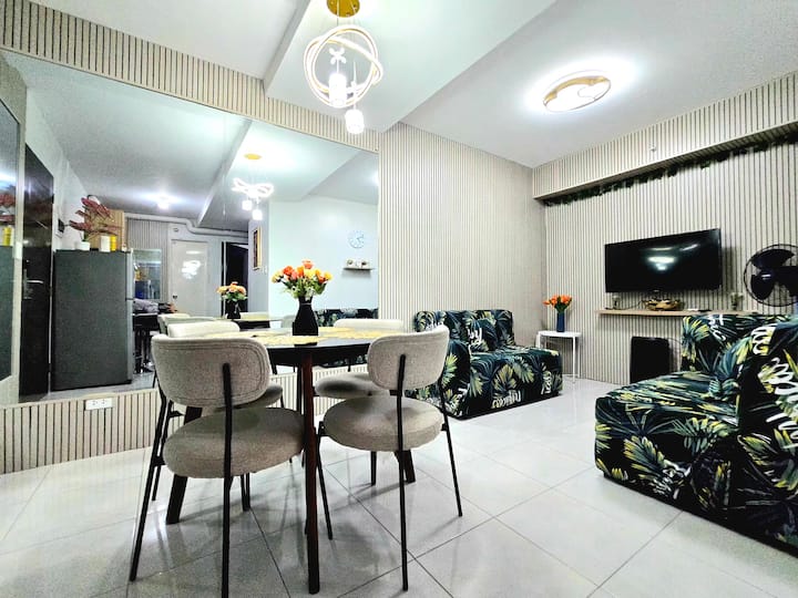 Elevé Corner Mirrorglow | King Suite |2br| Netflix - Mandaue City