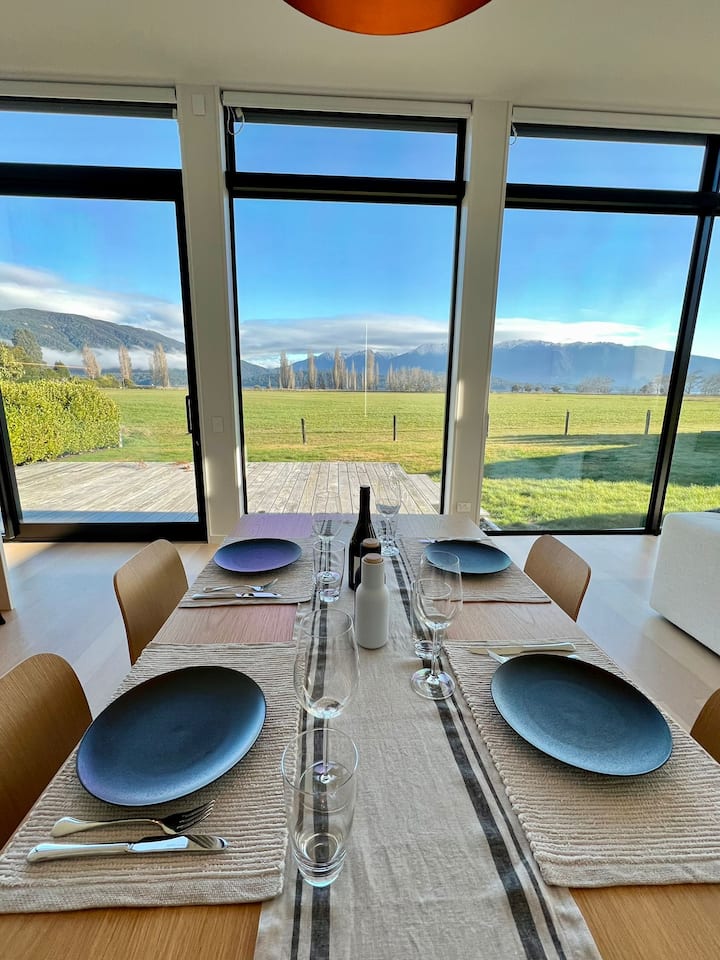 Shadow Mountain - Breakfast Included! - Te Anau