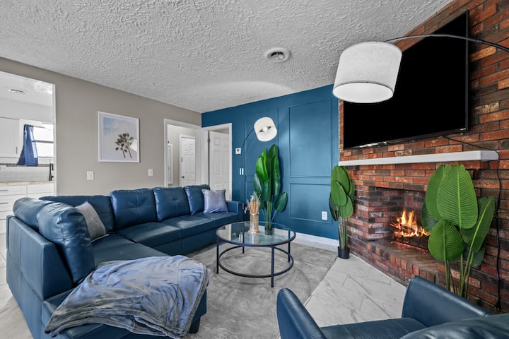 New! King Bed, Mins To Dwntwn, Living Room Suite - Providence, RI