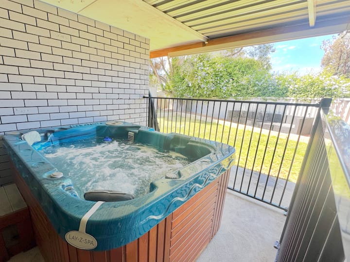 Relaxing Mandurah Retreat • Spa Option Available - Mandurah