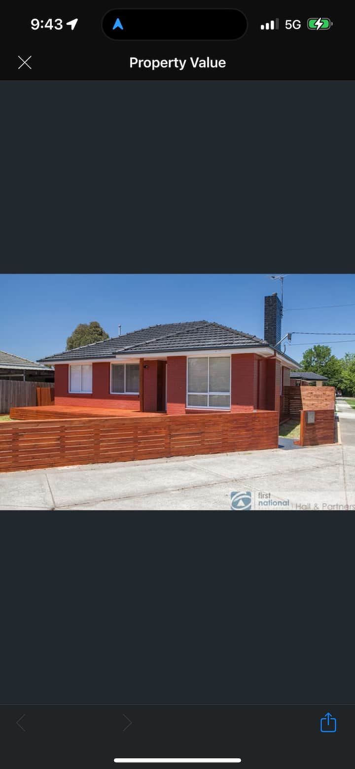 A Beautiful 3 Bedroom House - Dandenong