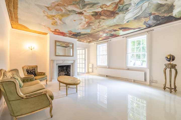 Royal Windsor Country Estate
Private 5 Acre - Slough
