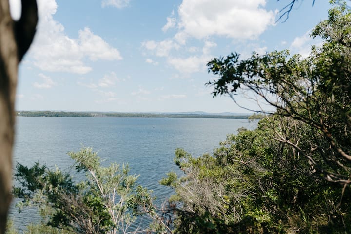 Luxe Munmorah Lakefront – Pool Table, Sleeps 10 - Toukley