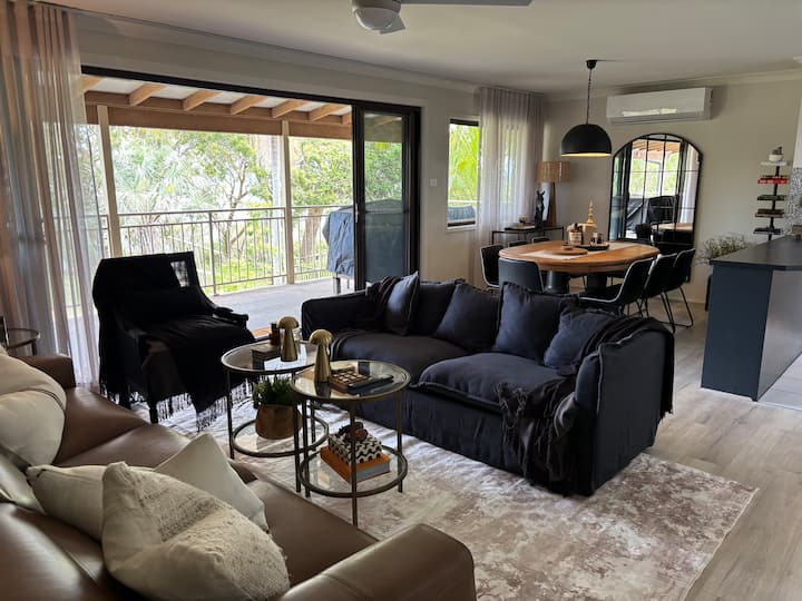 Luxe Munmorah Lakefront – Pool Table, Sleeps 10 - Newcastle