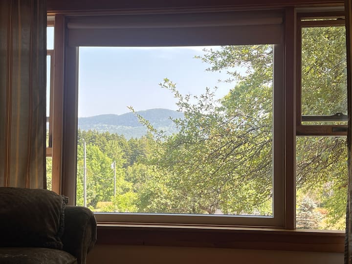 Western Mountain View Cottage - Bar Harbor, ME