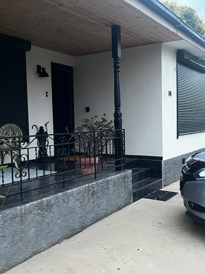 Maple Street - 셰퍼튼