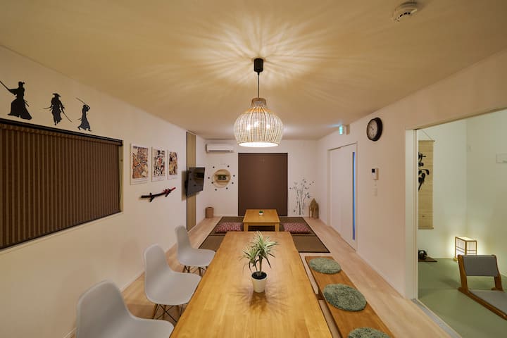 2025年築・戸建て一棟貸切！／富山駅から徒歩わずか7分／最大10名／広々98㎡／無料駐車場2台 - Toyama