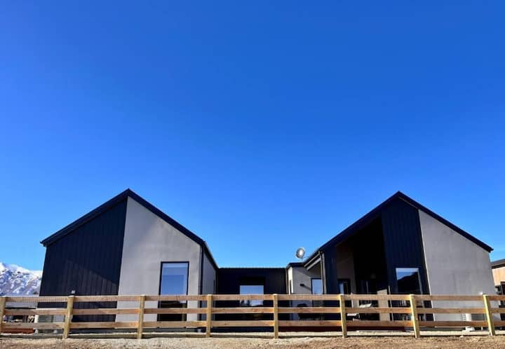 The Peaks Lake Tekapo - Lake Tekapo