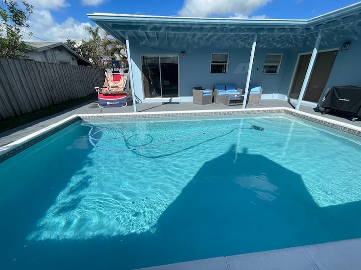 Hollywood Custer Retreat - Hard Rock Stadium - Miami Gardens